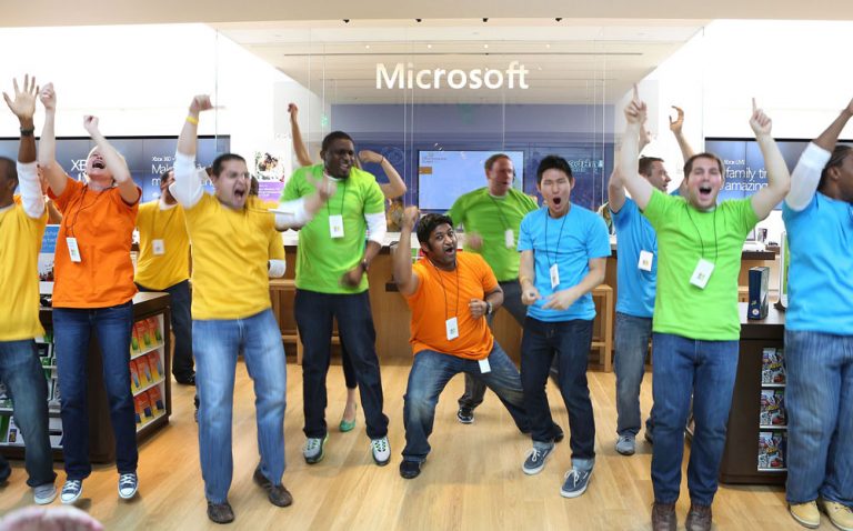 Apple vs. Microsoft: Battle of the Custom Uniforms | Artik Blog